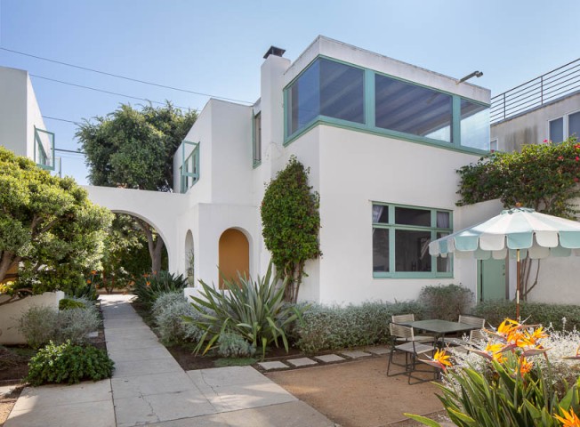 Townhouse Up For Grabs in Irving Gill’s Historic Horatio West Court